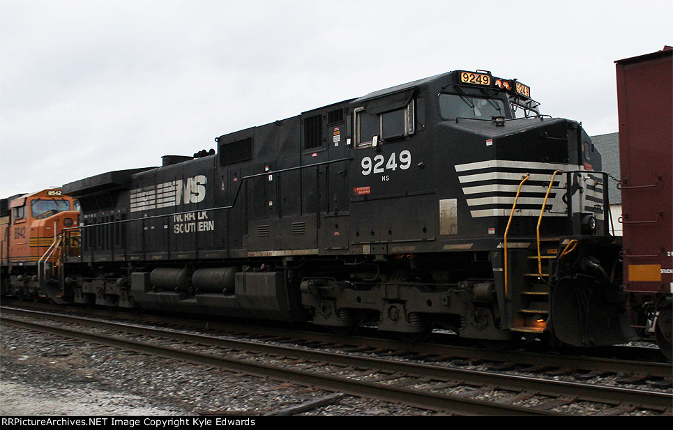 NS C40-9W #9249 on 65W